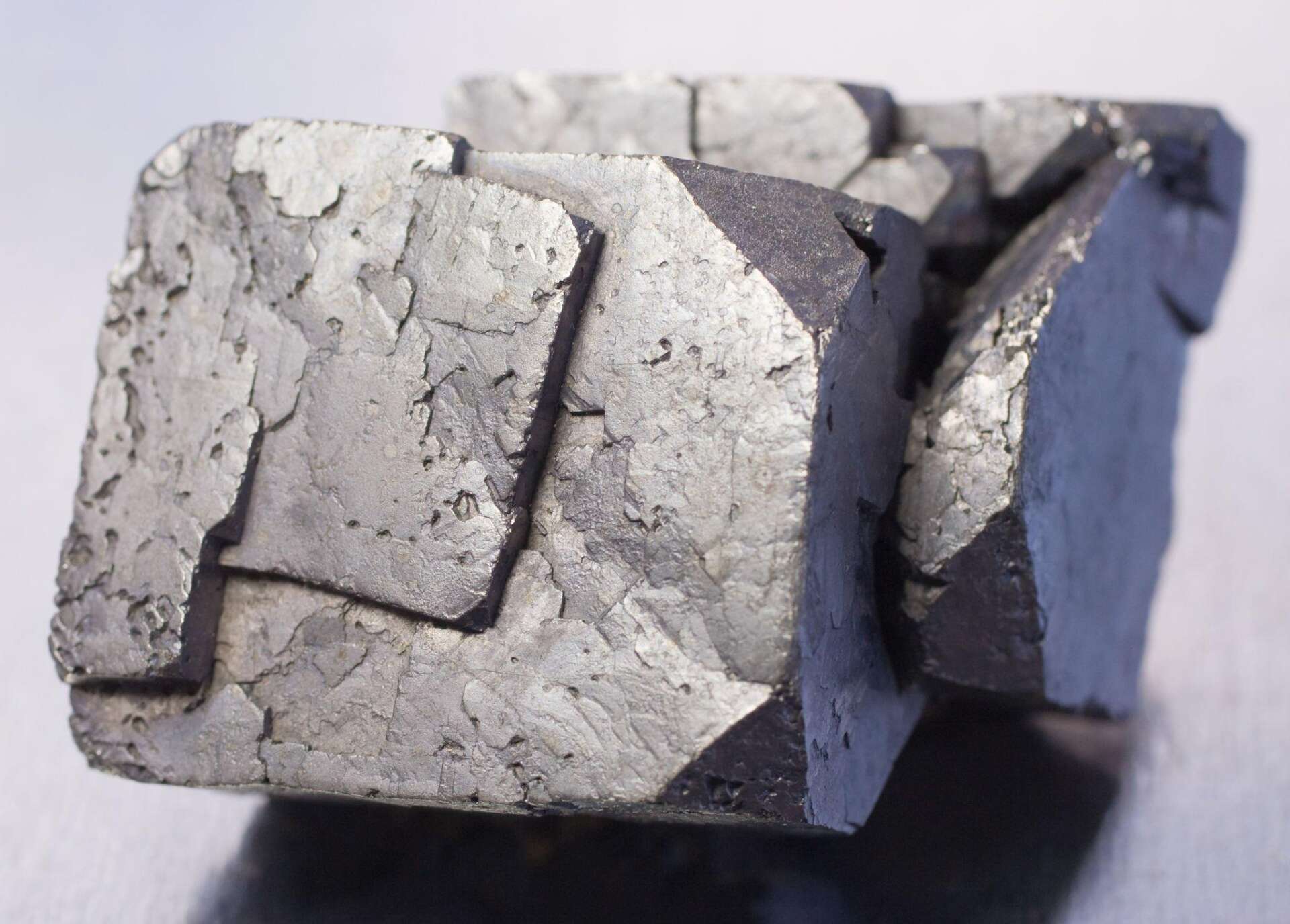 Potensi Bijih Besi Indonesia: Peredaran, Wilayah dan Pemanfaatan